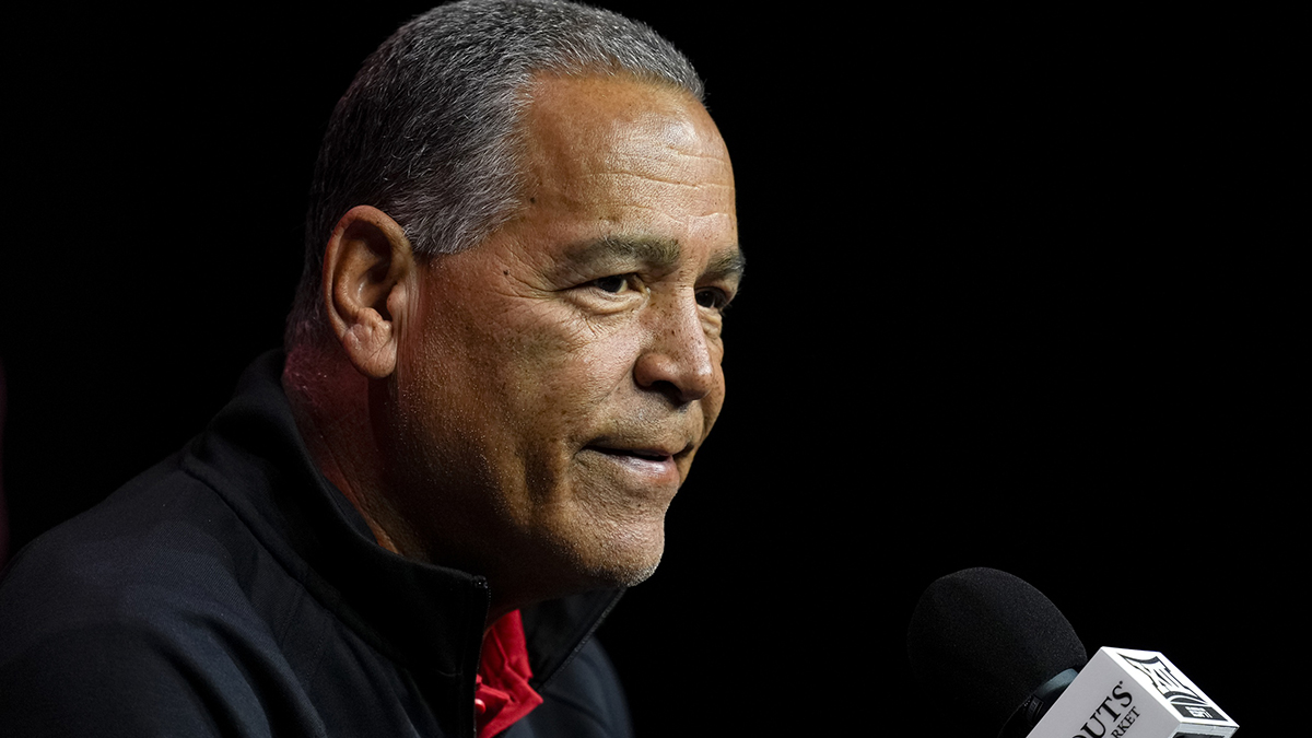 Houston HC Kelvin Sampson, Emanuel Sharp hold back tears during senior ...