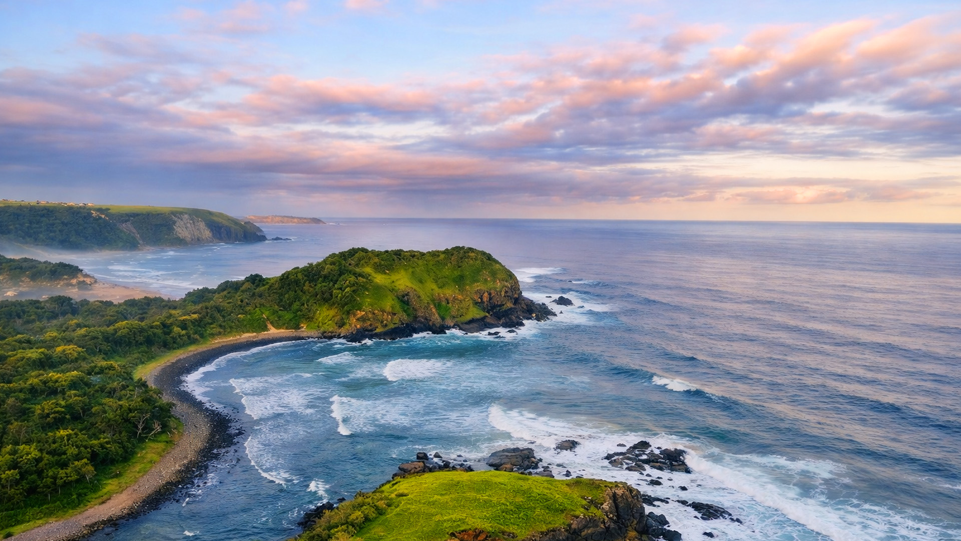 ¿Por qué es famoso Coffee Bay por sus increíbles vistas al mar?