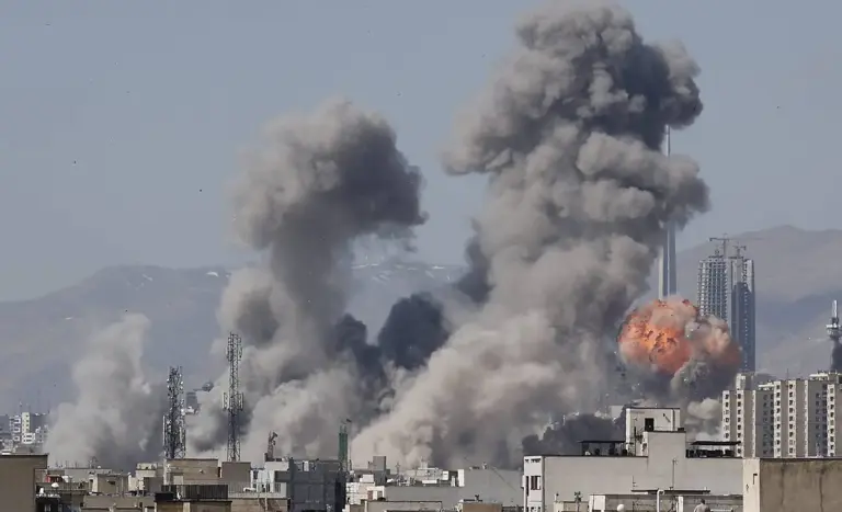 Nuovi raid israeliani ed esplosioni a Teheran, l’Iran annuncia di aver ...