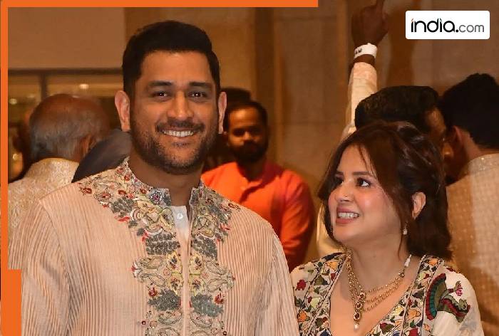 Watch: MS Dhoni and wife Sakshi arrive for Arjun Tendulkar's wedding to ...