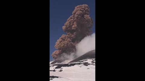 Italy: Mount Etna’s Bocca Nuova crater erupts, ash plume rises 1,500 meters