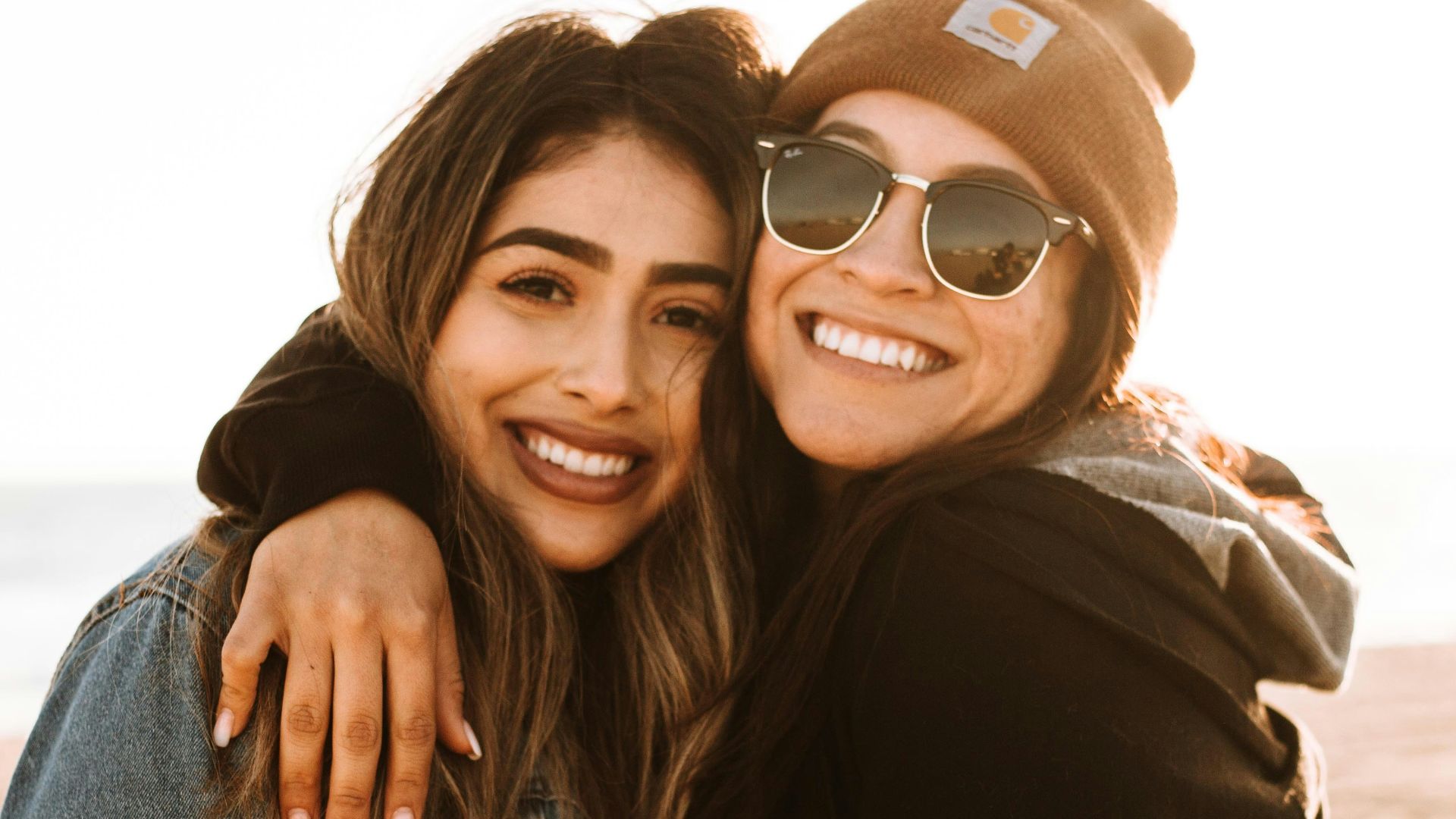 20 mind tricks to appear more likeable