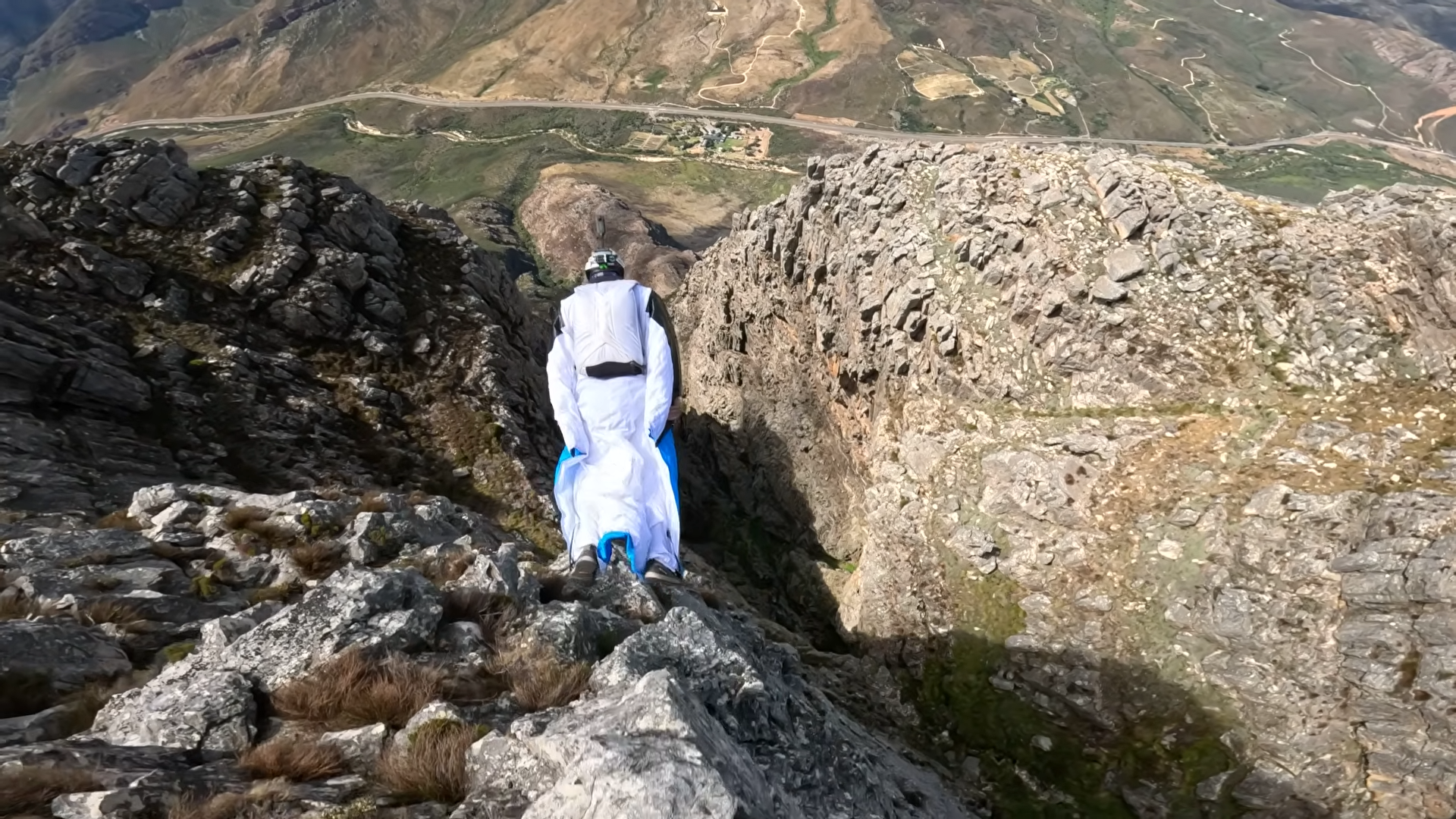 Man jumps straight into a crack in the valley