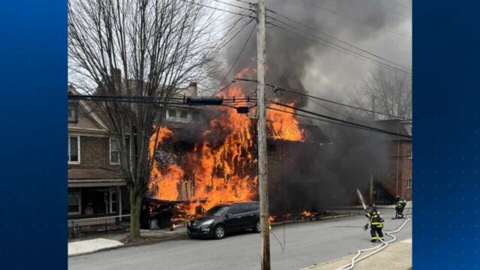 Multiple buildings catch fire in Glassport; heavy flames, smoke seen