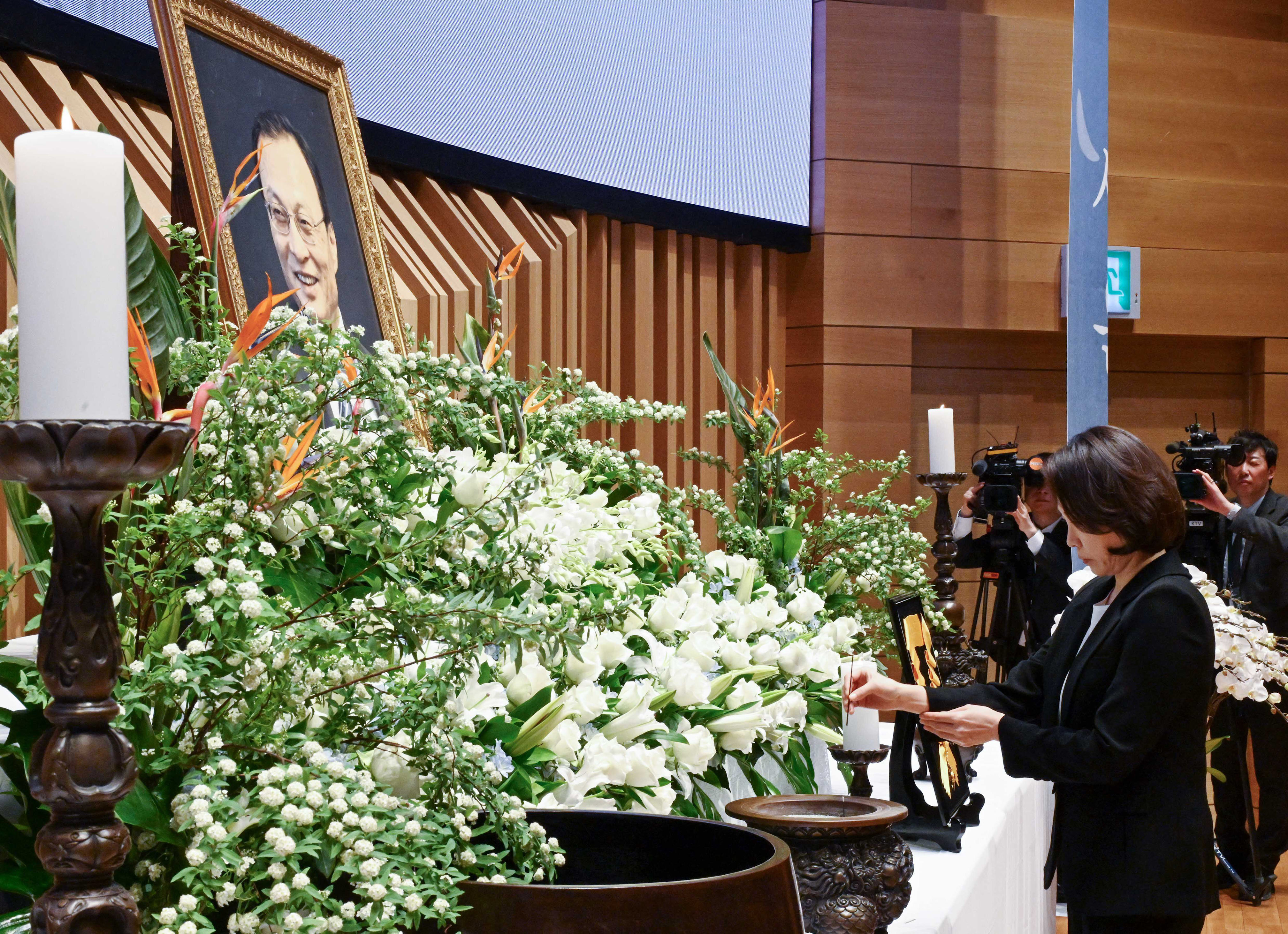 Jung Chung-rae honors Lee Hae-chan, pledges local election victory