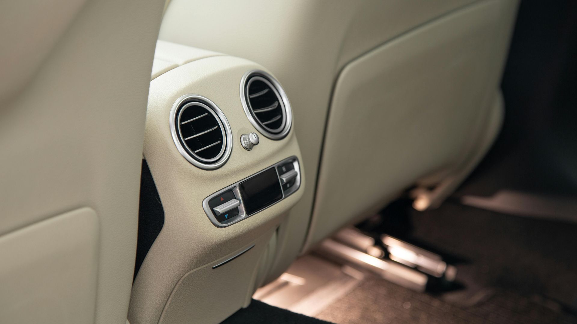 What is that? 20 reasons your car smells weird