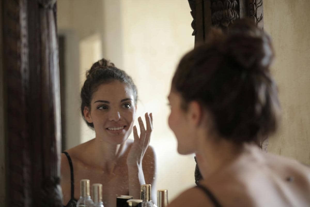 5 tips membuat makeup terlihat lebih natural dan flawless