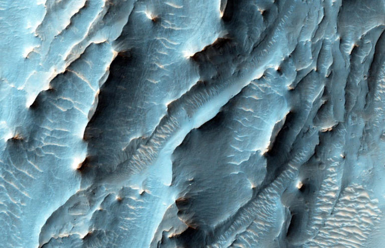 NASA shares stunning Mars images on orbiter’s 20th anniversary