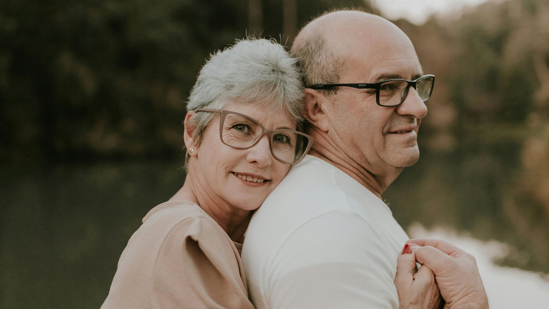 10 health changes men notice first as they age & 10 changes women ...