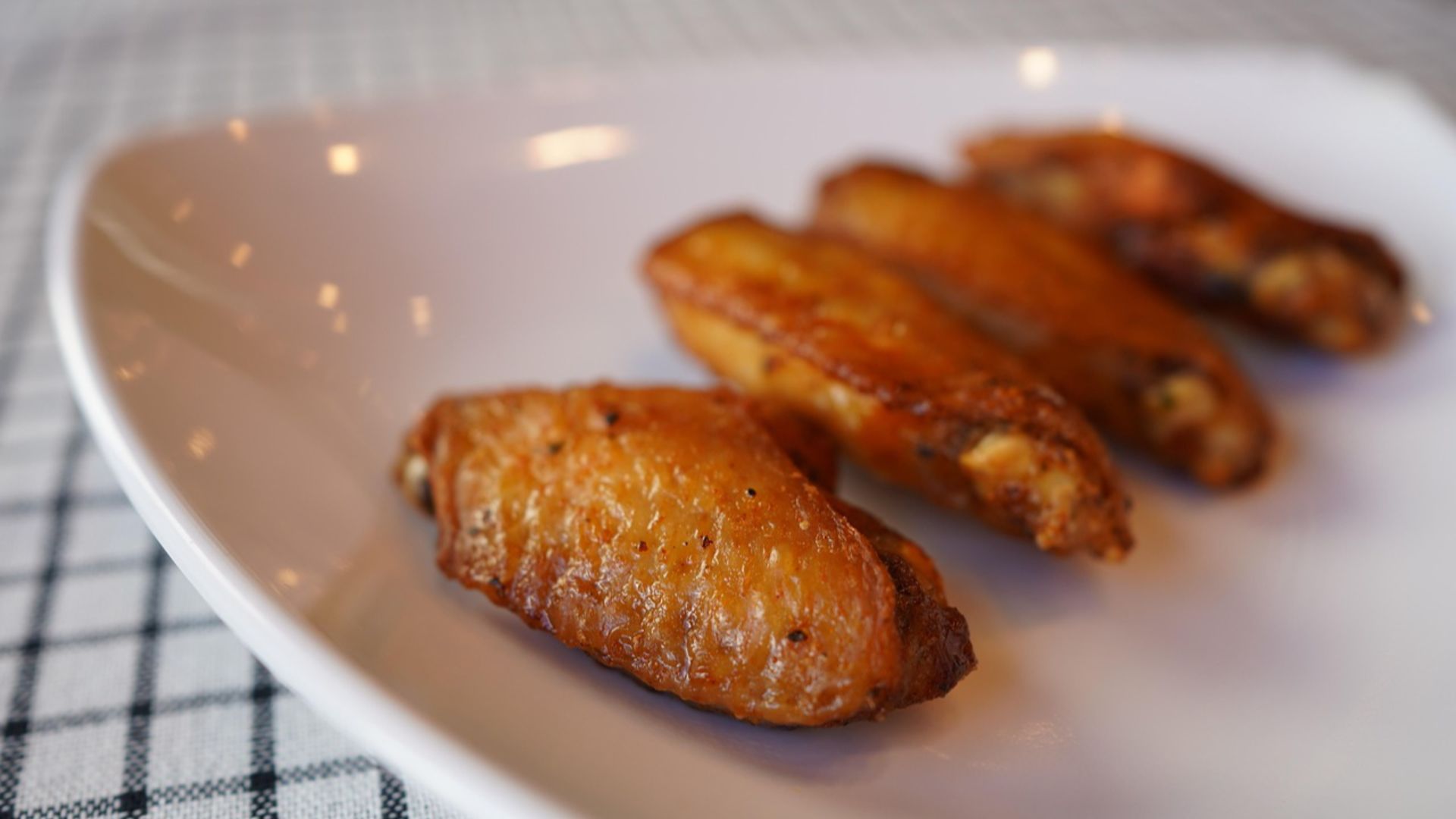 10 heat levels for wings & 10 dipping sauces that match