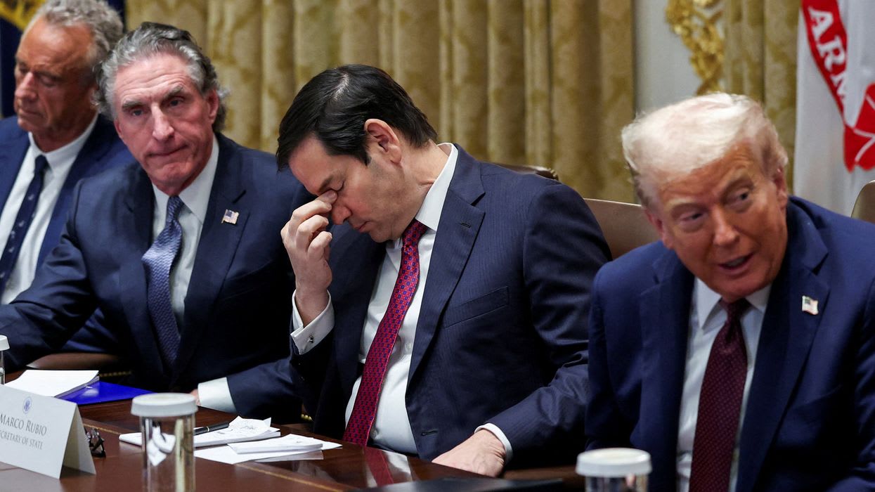 White House advisors 'frantic' as 'global fiasco Trump created' takes shape