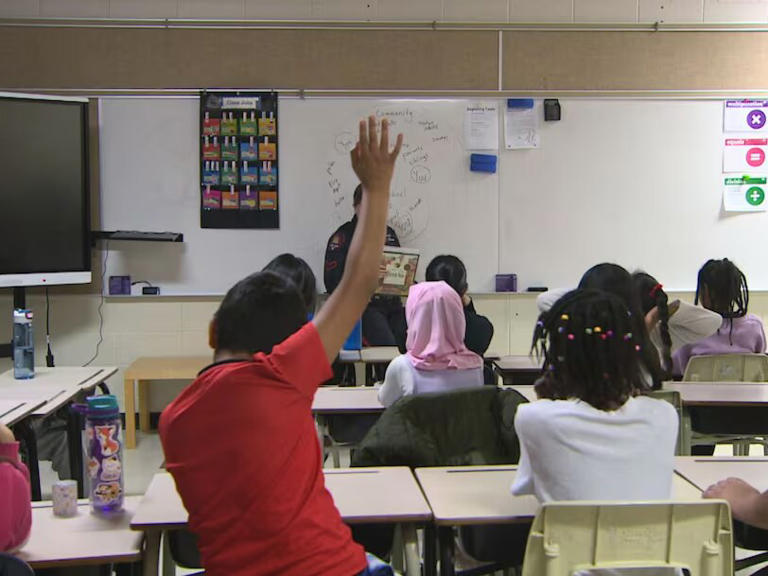En Alberta, 100 M$ supplémentaires pour la complexité des classes