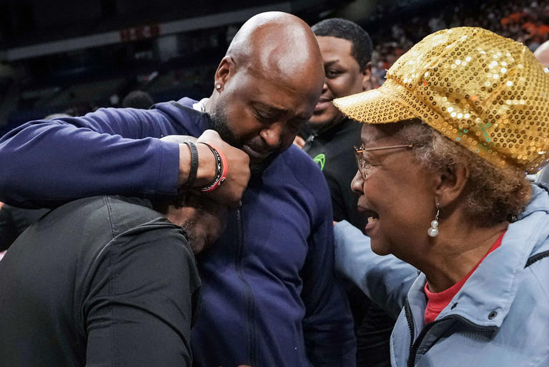 Dallas brothers win Texas basketball titles, 'slay the dragon' at UIL ...