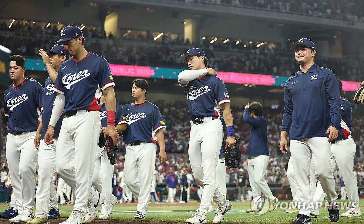 (LEAD) (WBC) S Korean bats stymied by Dominican pitching