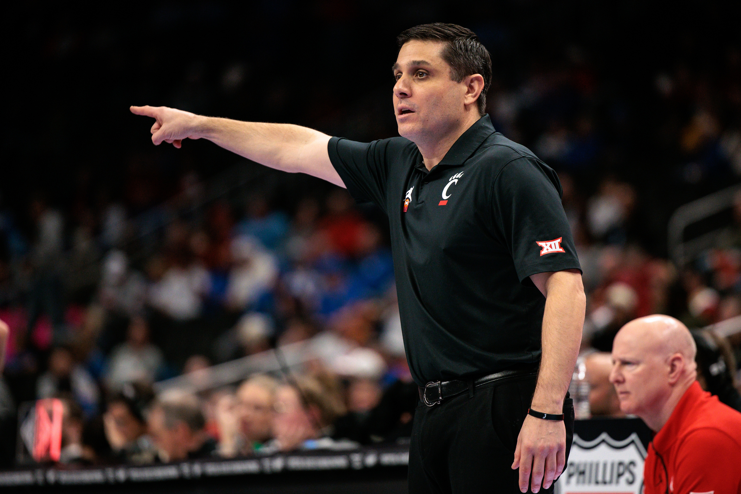 Blown lead costs Cincinnati coach Wes Miller his job