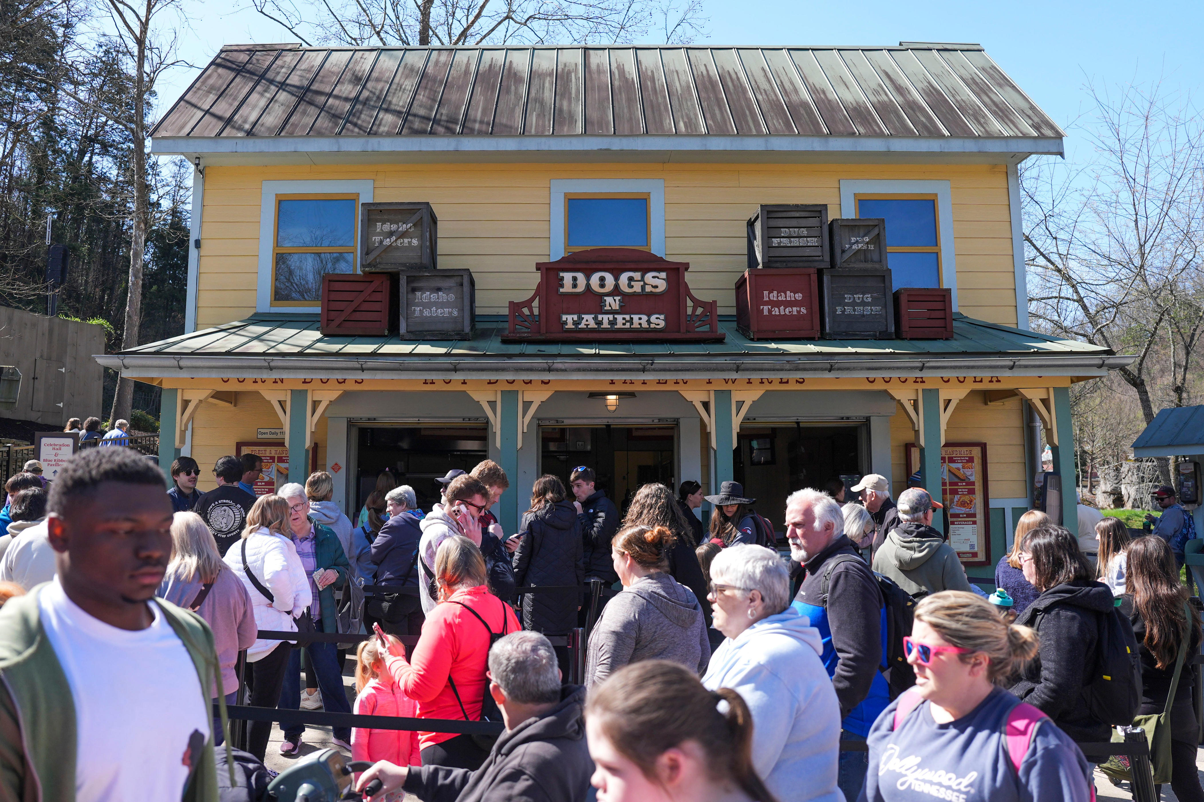 Dollywood discounts are here for the park and resorts. See who qualifies