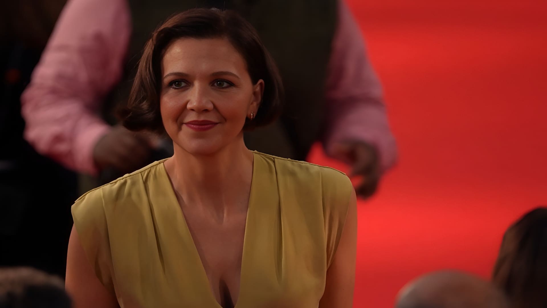 Maggie Gyllenhaal’s best red carpet moments: From bold colors to ...
