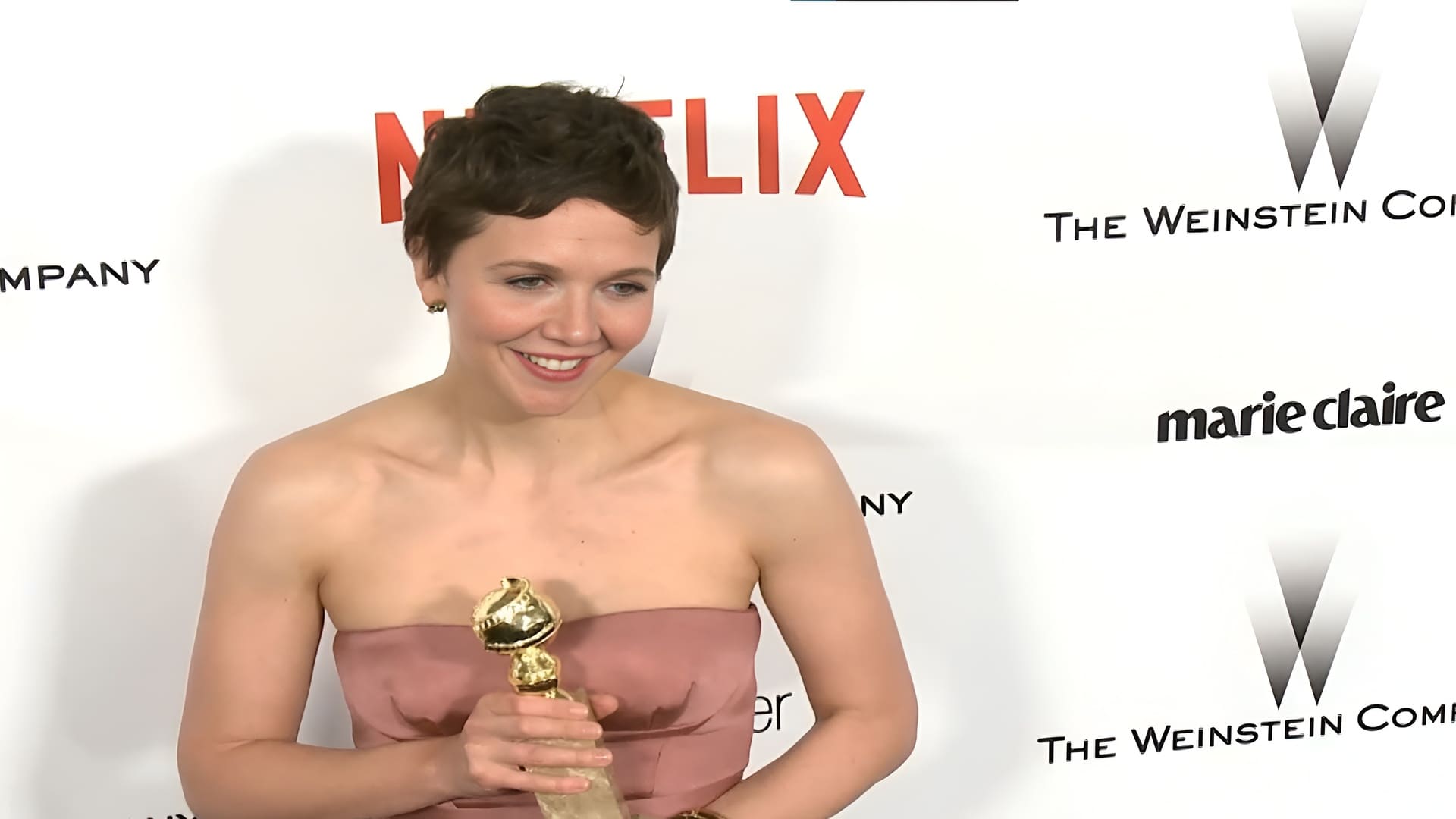 Maggie Gyllenhaal’s best red carpet moments: From bold colors to ...