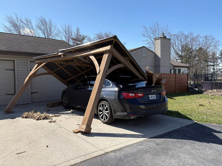 High winds cause power outages, road hazards in northeast Indiana