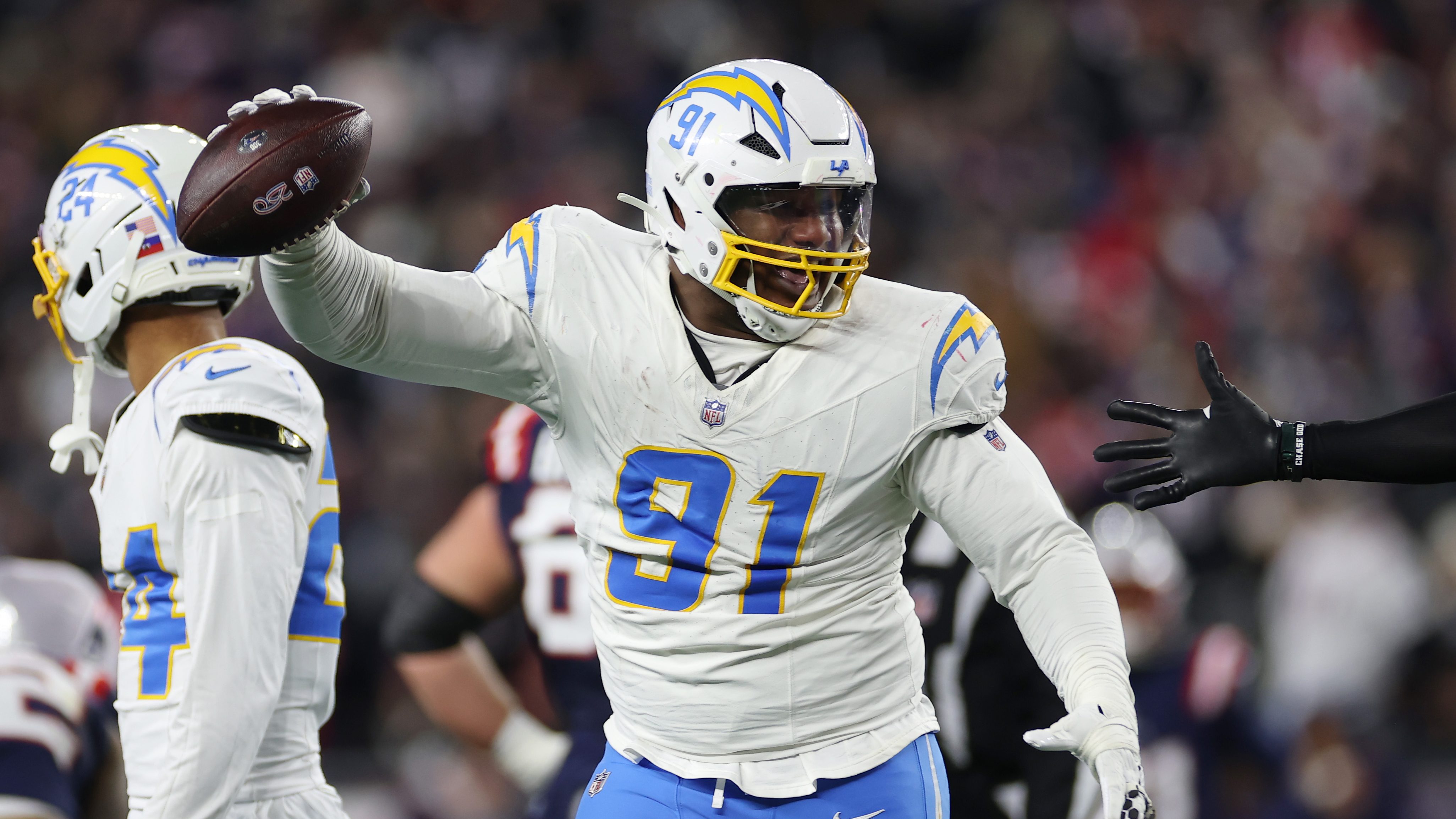 Chargers defensive lineman leaves team after one season
