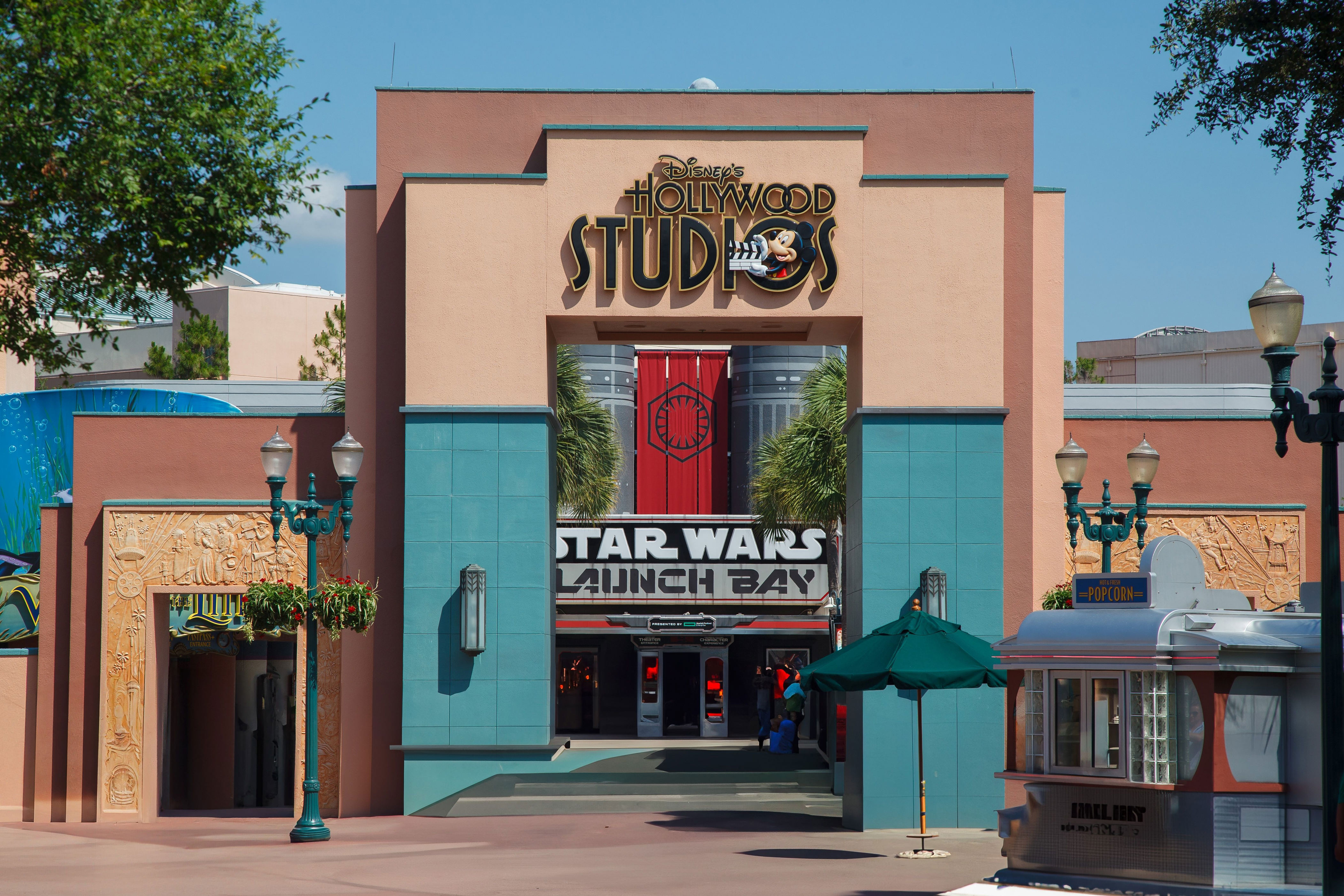 Disney World continues to ban 400-pound prop after audience goes silent ...