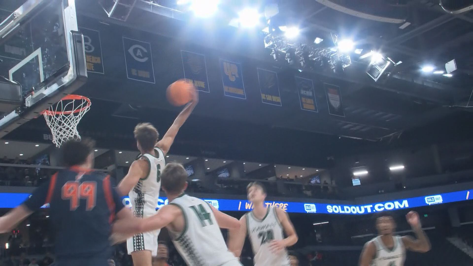 UH men's, women's teams advance to championship games