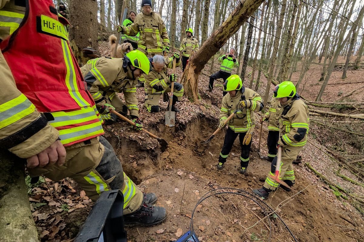 Großeinsatz für NRW-Feuerwehr: Leises Winseln aus einem Fuchsbau