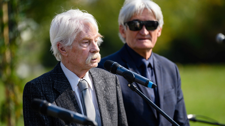 Kossuth-nagydíjat kapott Melocco Miklós, aki szövetként formálja a követ