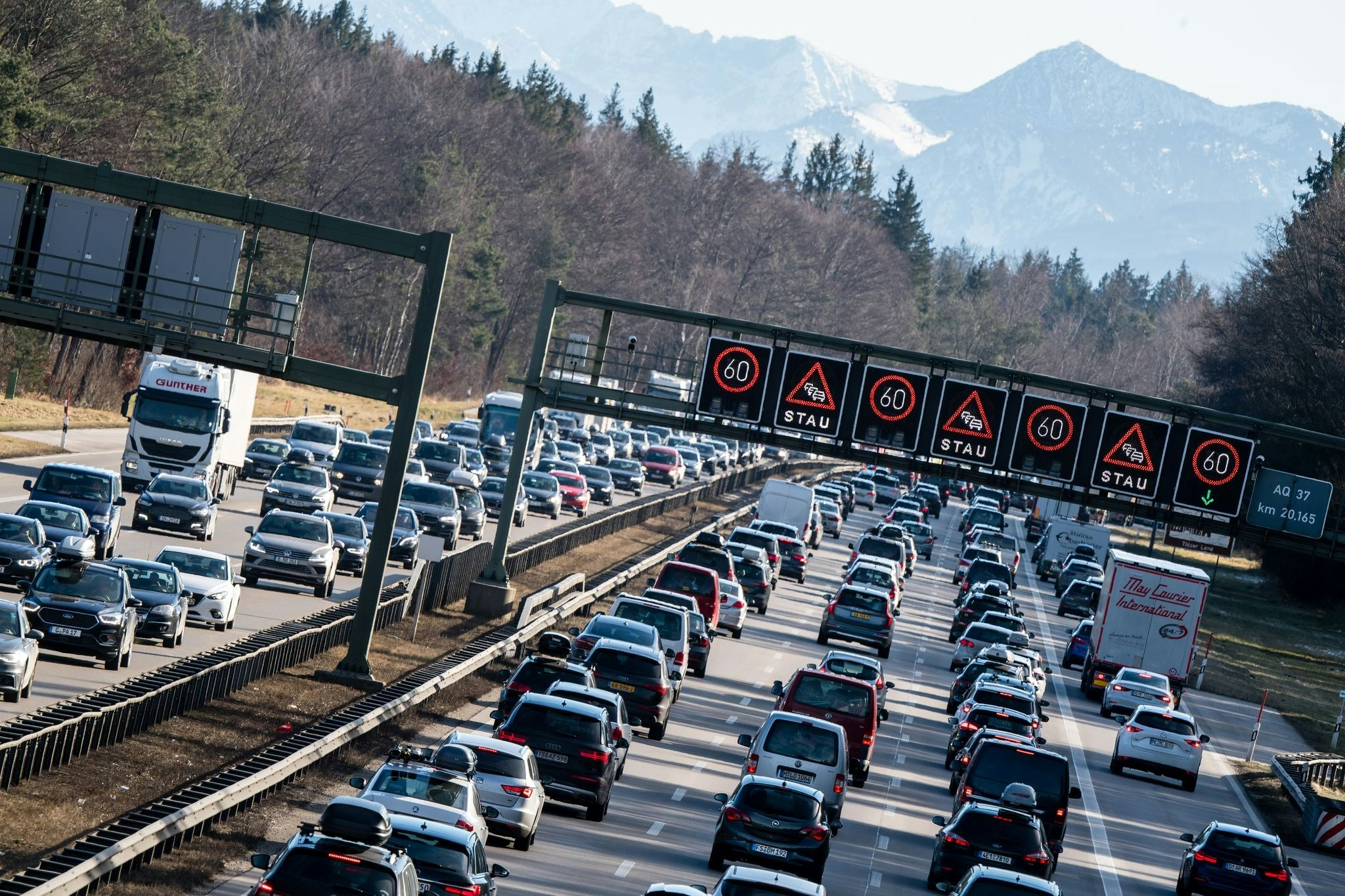 Mobilität: Deutsche fahren trotz teurem Sprit nicht weniger Auto