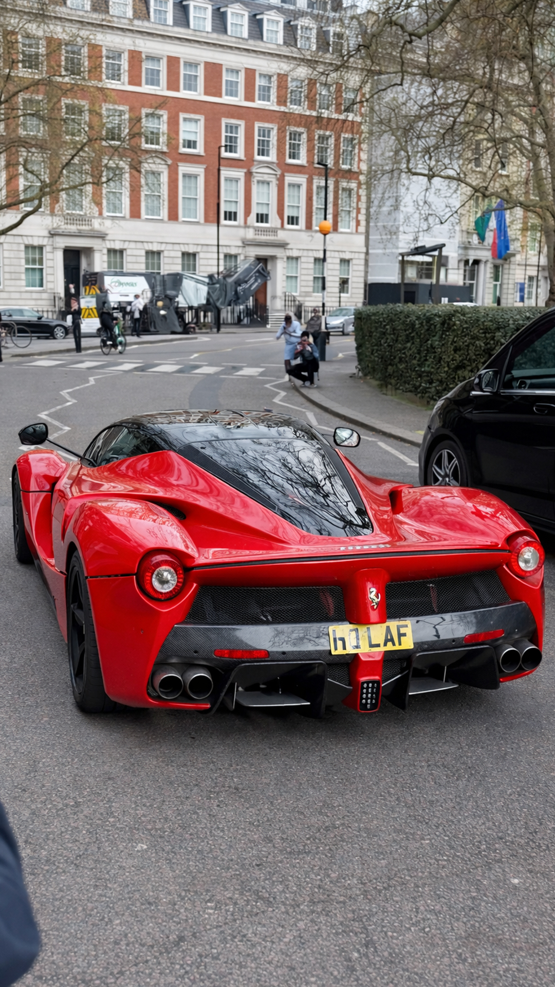 $2.5 million LaFerrari stealing attention in London