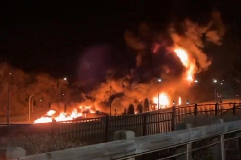 Cincinnati I-471 fire: Huge fireball erupts after fuel tanker crash as ...