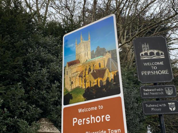 Six new signs installed to welcome visitors to town