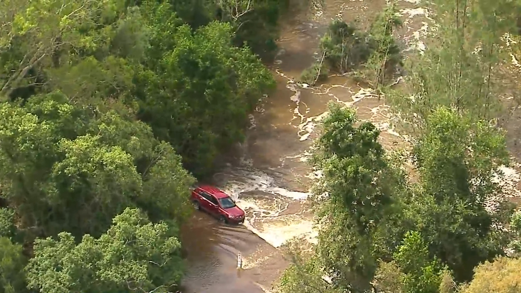 Residents of outback Queensland town on alert for major flooding