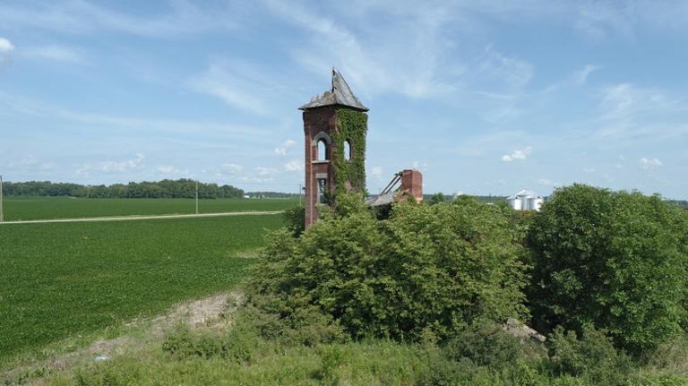 Between Fort Wayne and Indy is Indiana's 'glass capital' with nostalgic ...