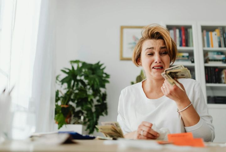 10 things people waste money on without realizing it