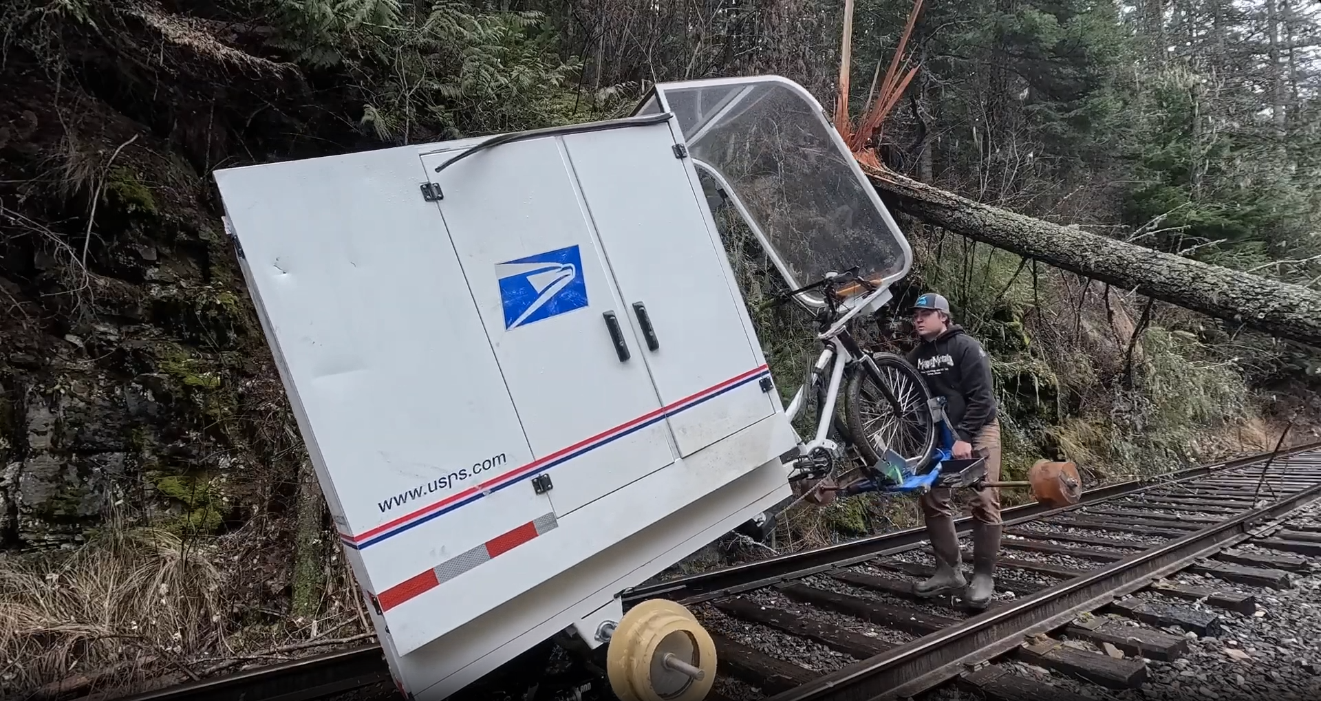 I Build an E-Bike Camper for Abandoned Railroads