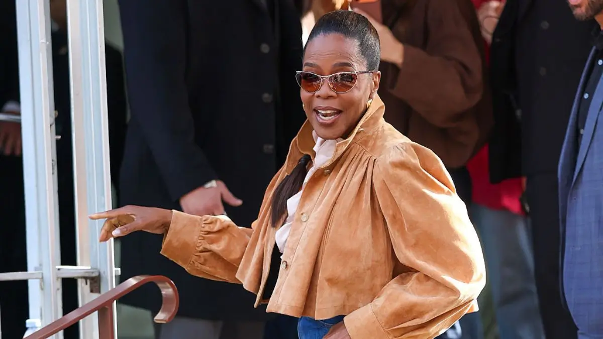 'Wow she is small': Oprah Winfrey's skintight look has fans zooming in ...
