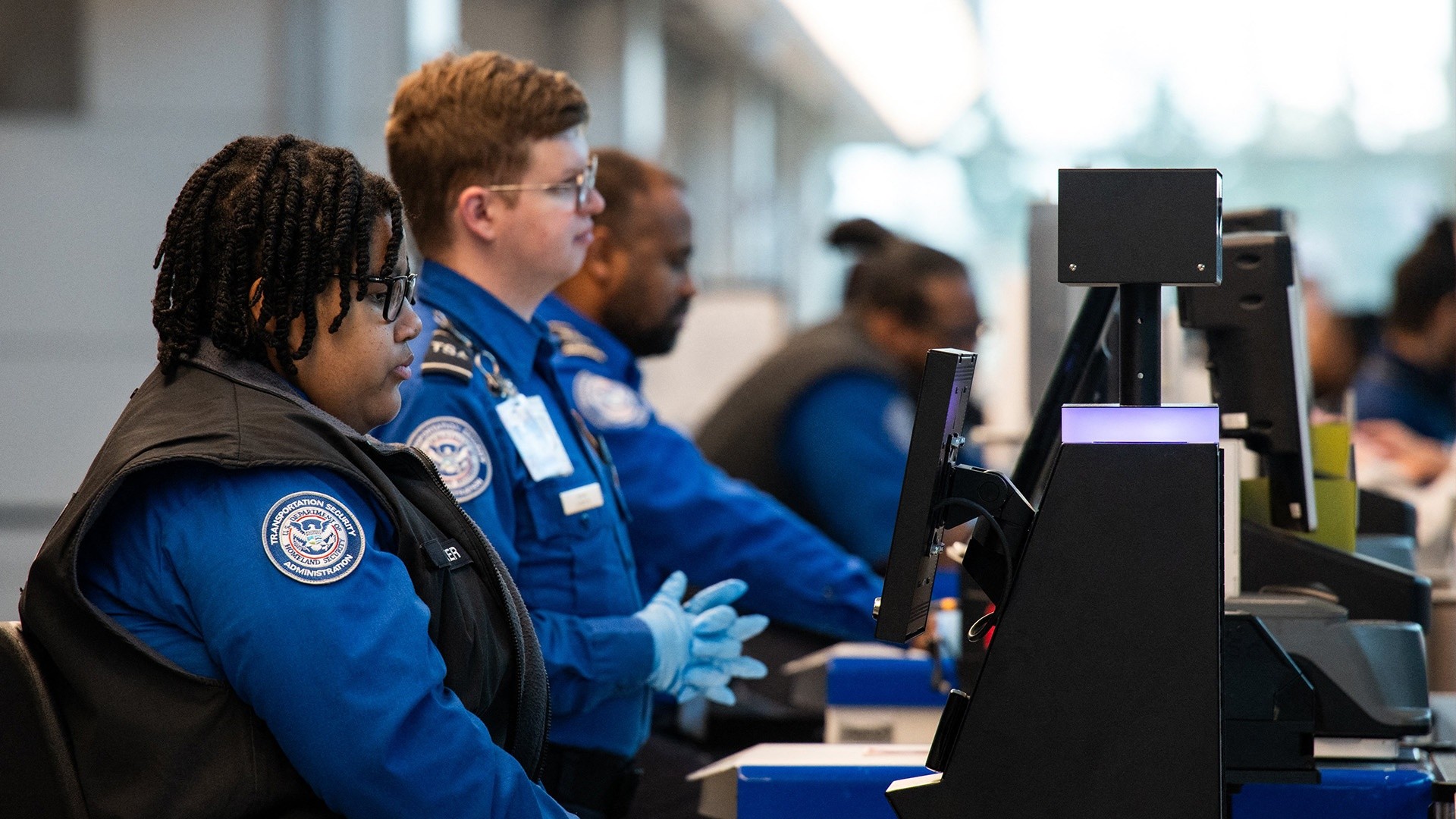 Long TSA lines form at airports as agents miss second paycheck
