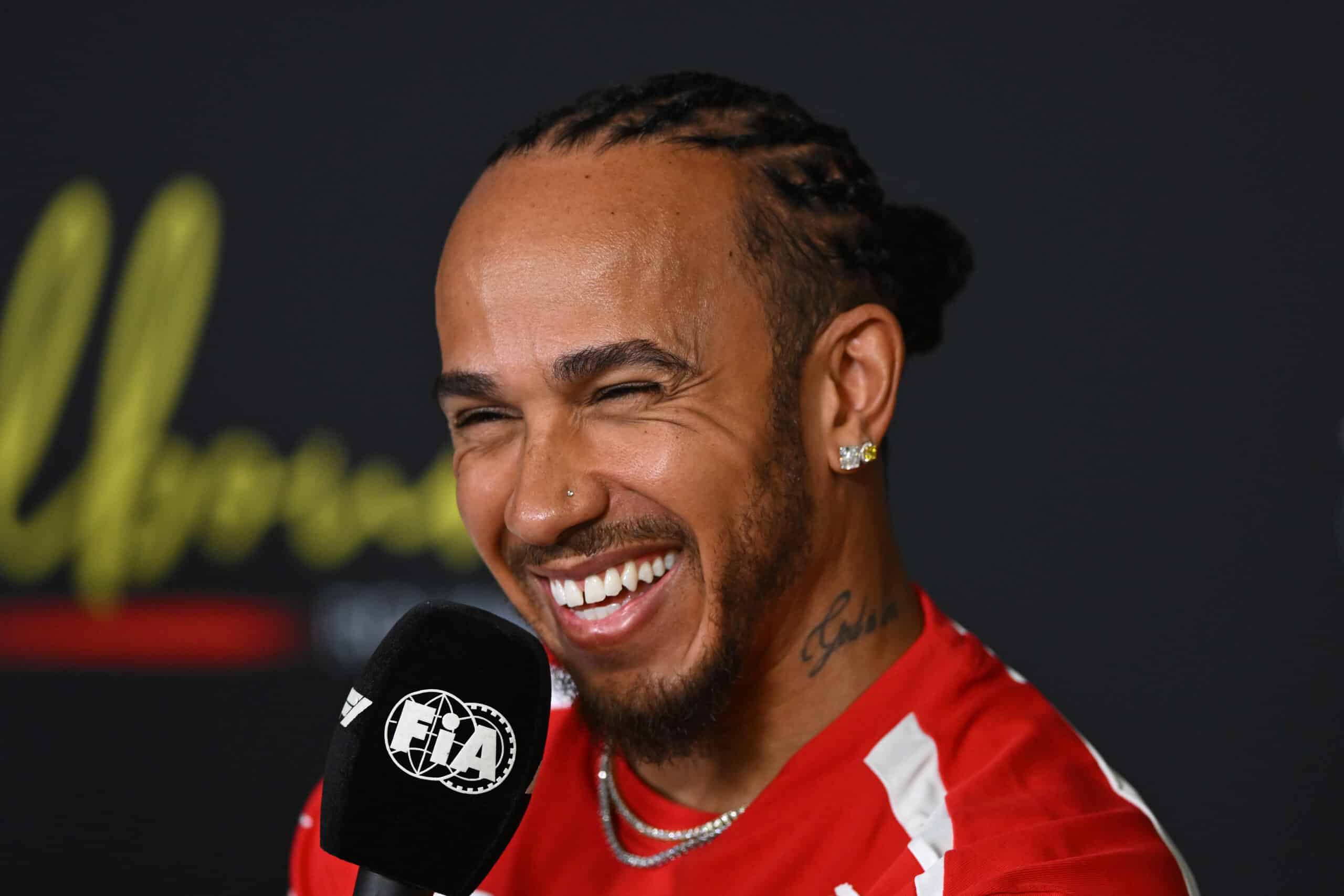 Lewis Hamilton käänsi kelloja taaksepäin – "Onnellisin päivä"