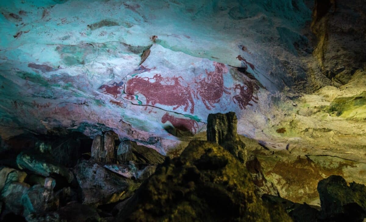 Scientists discover rock paintings in a cave revealing strange ...