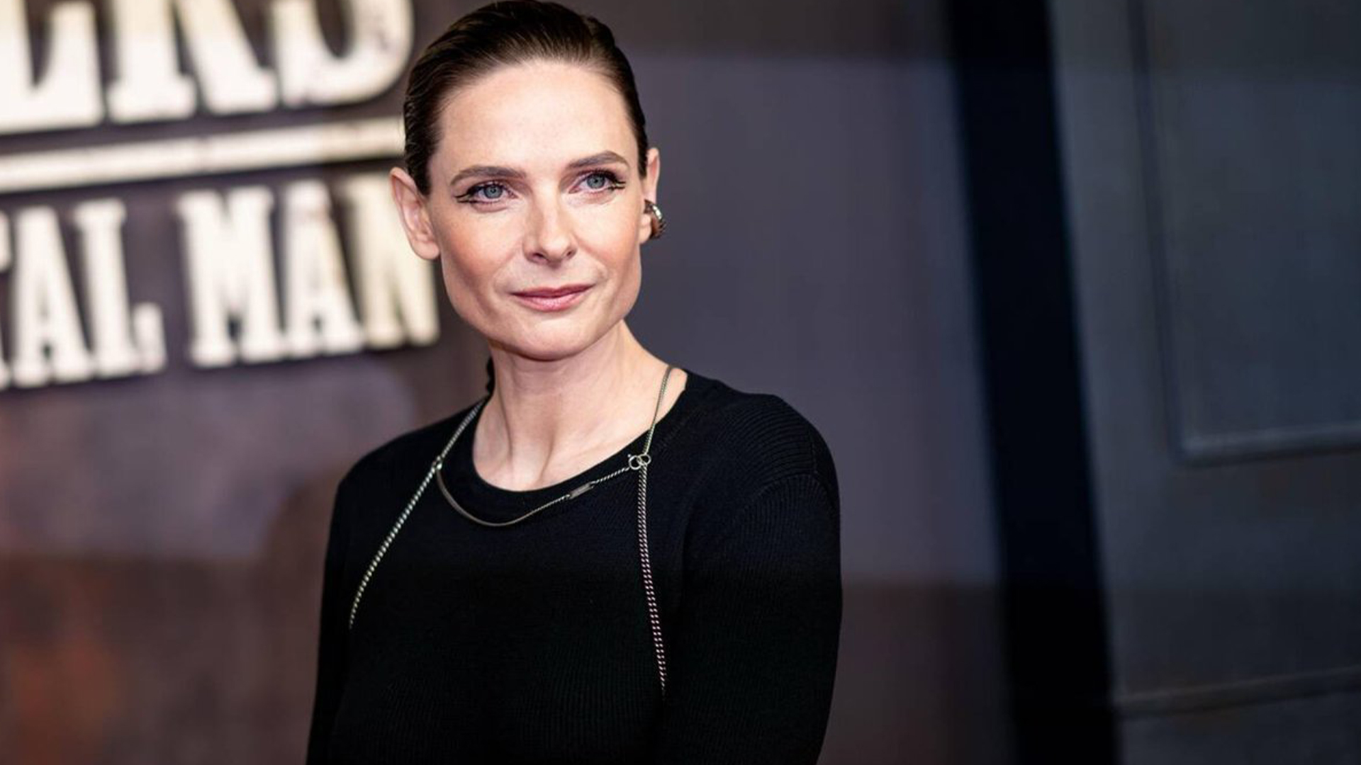 Rebecca Ferguson stuns in a daring black gown at the Peaky Blinders ...