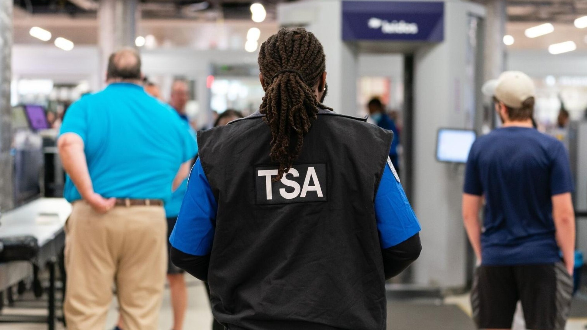 ‘Tired of being used as pawns’: TSA worker slams politicians over ...