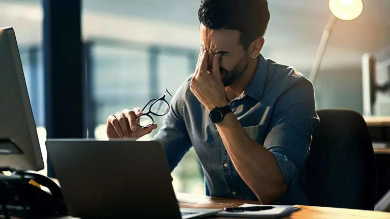 Burnout vs depression: Why many professionals confuse the two