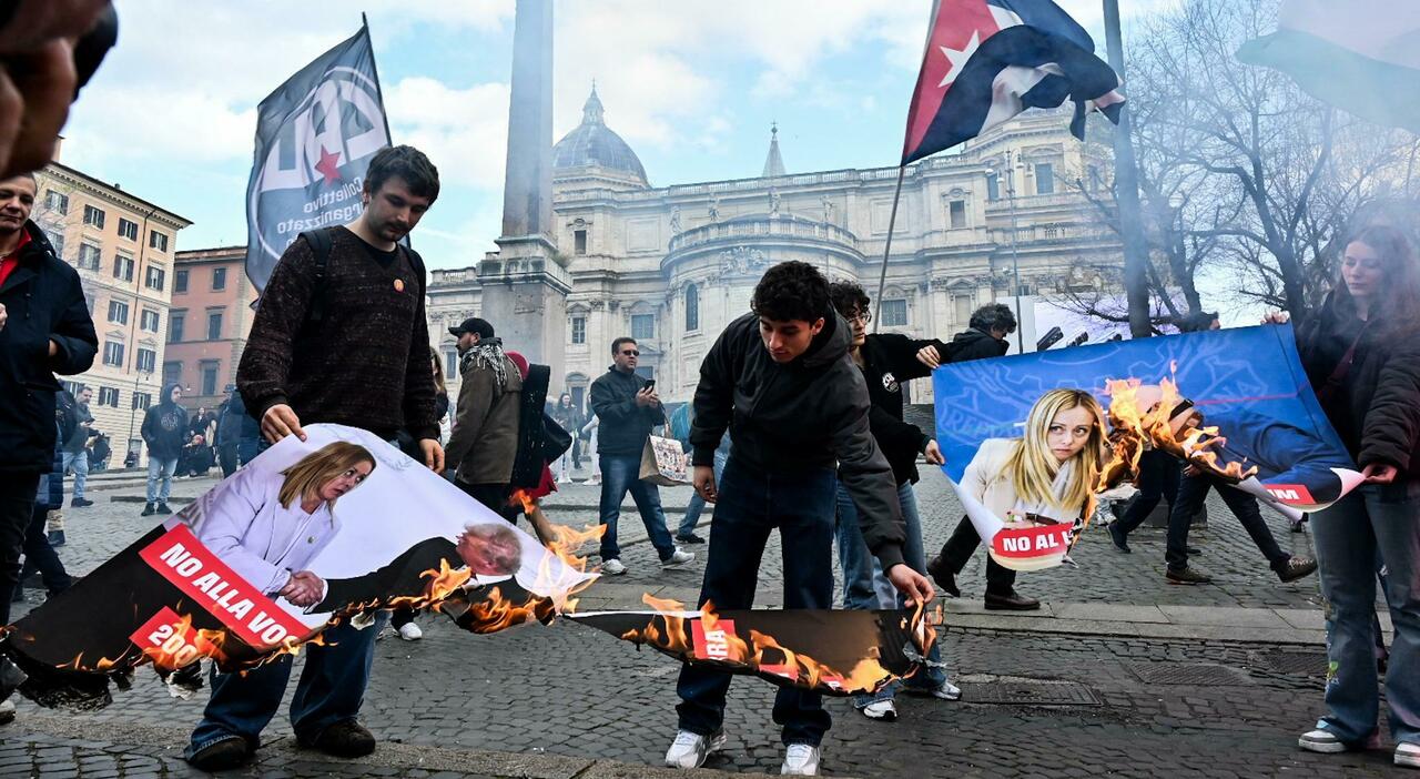 Corteo a Roma, centinaia di persone in strada per dire «no al ...