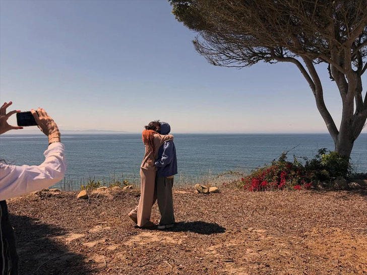 Selena Gomez and Benny Blanco cozy up in new PDA photos
