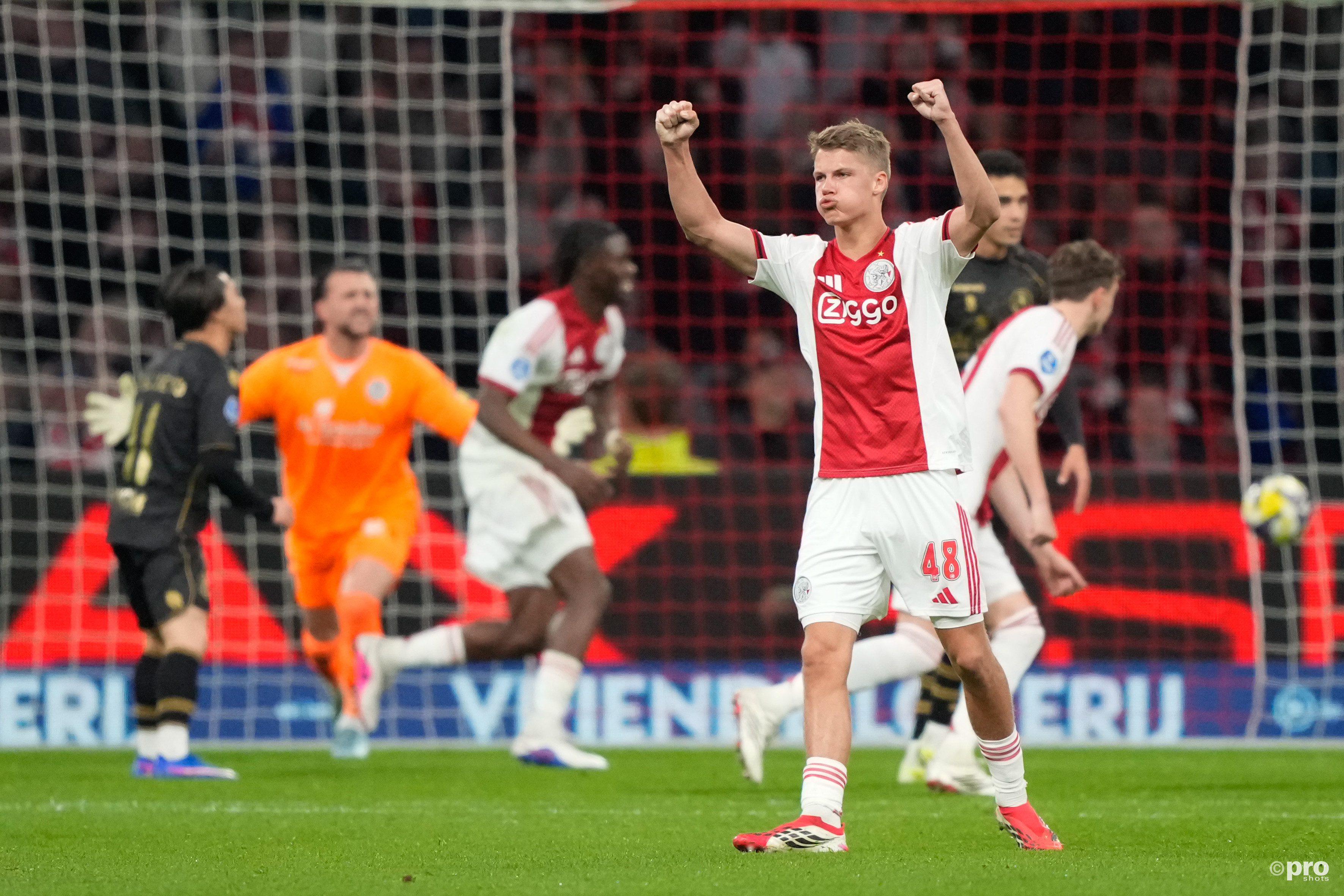 Vink ziet 'best wel heftige cijfers' van Steur bij Ajax: 'Vreemde ogen ...