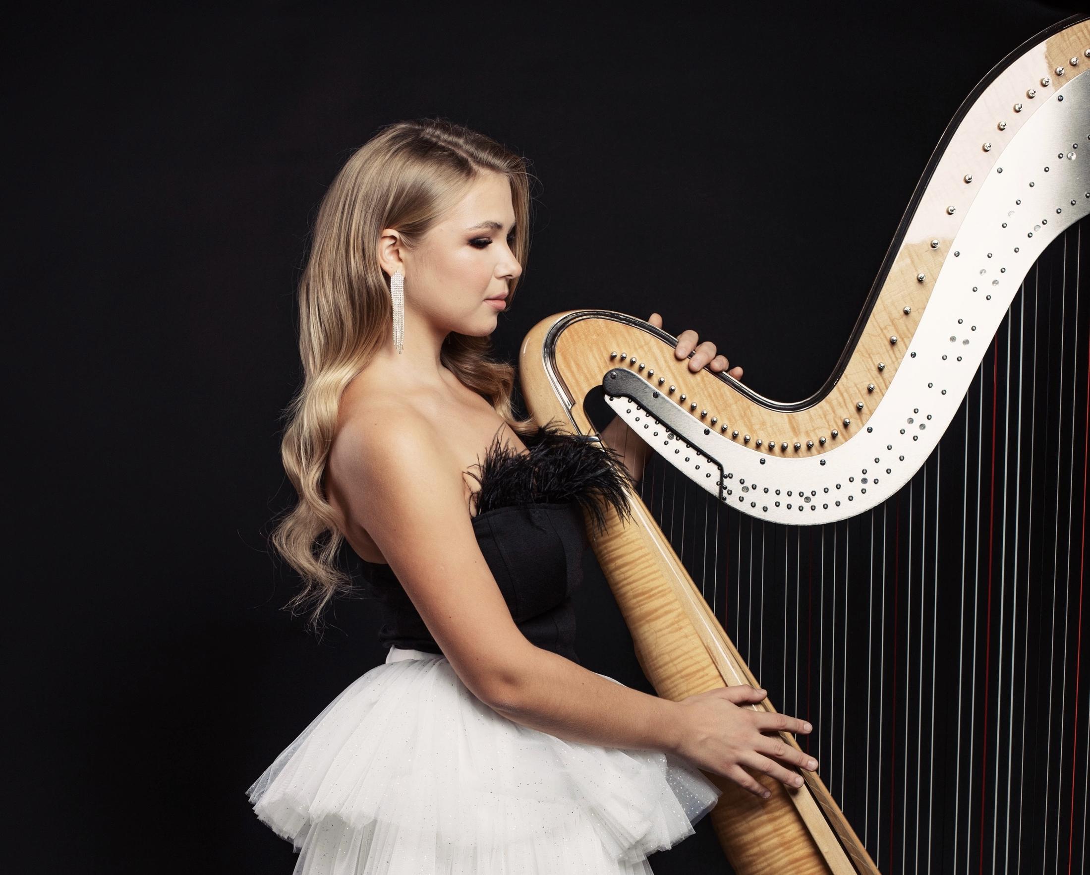 Alisa Sadikova e la sua magica arpa