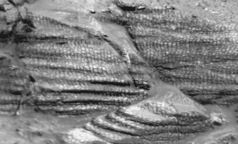 NASA’s Curiosity rover parks on a new spot on Mars and makes an ...