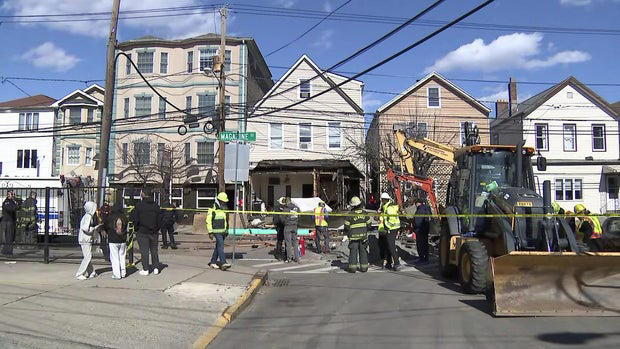 4 hurt in Newark when gas explosion tears facade off home