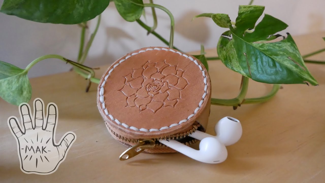 Making a leather earbud case / coin purse // leatherworking